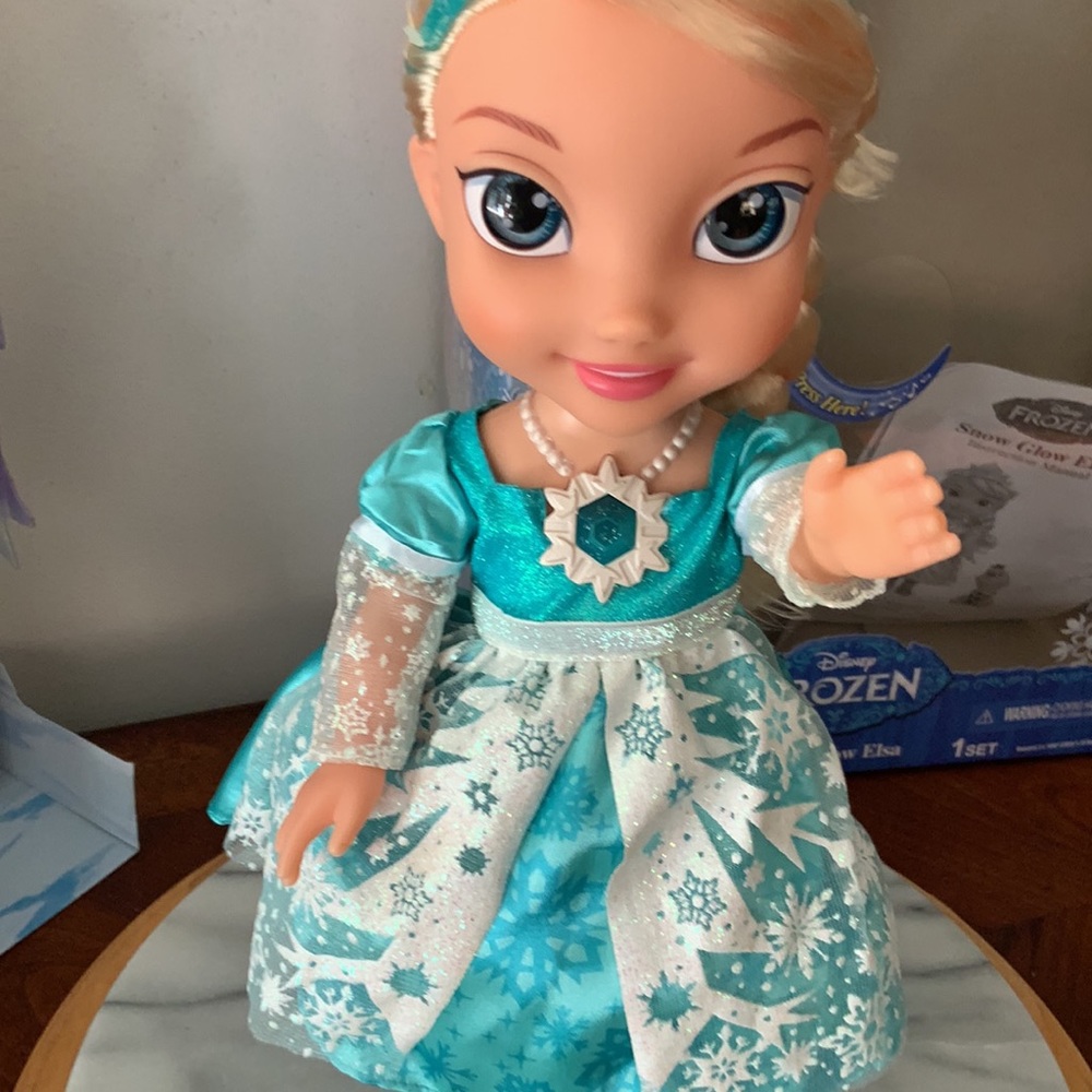 Snow Glow Frozen Elsa Doll And Olaf Pet Doll - Gem